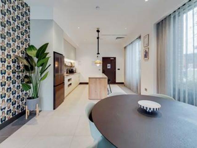 Apartment at Healum Avenue, Greater London