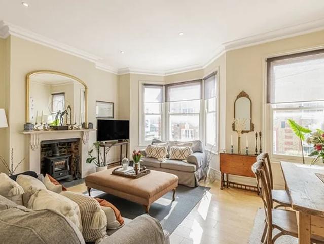 Apartment at Hearnville Road, Greater London