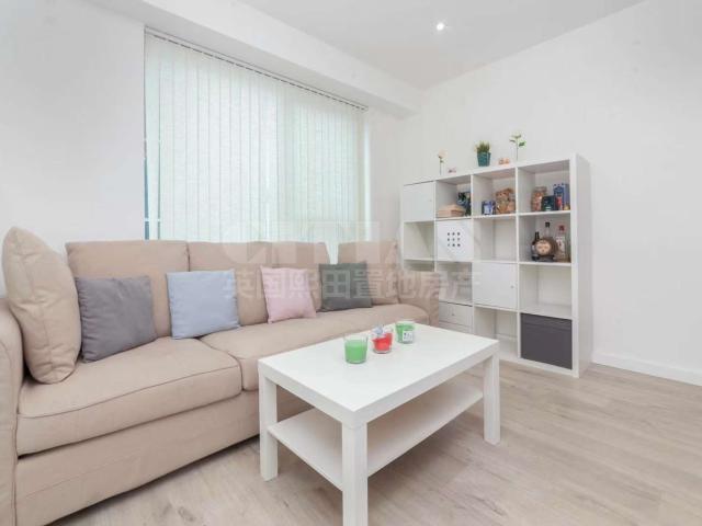 Apartment at Heartwell Avenue, Greater London