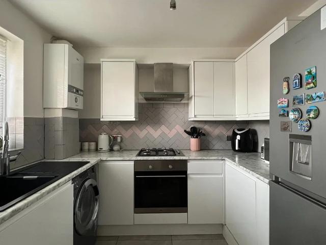 Apartment at Heathdene Drive, Greater London
