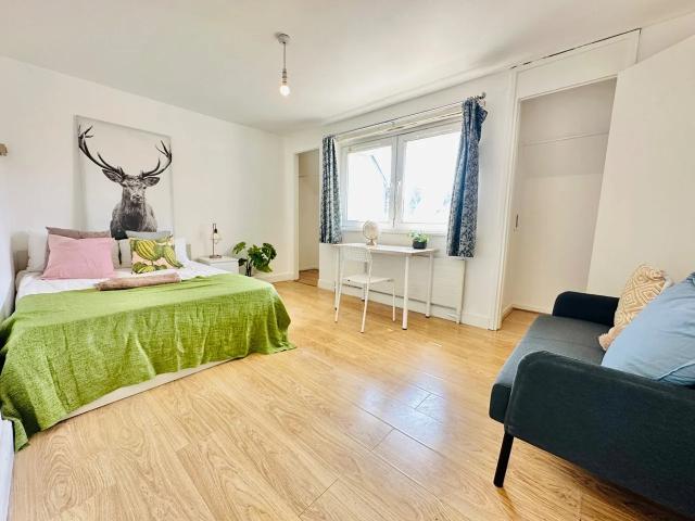 Apartment at Heather Walk, City of Westminster