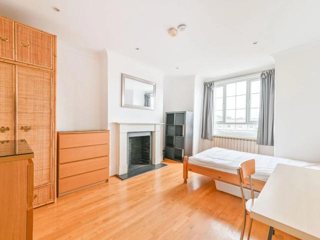 Apartment at Heathfield Park, Greater London