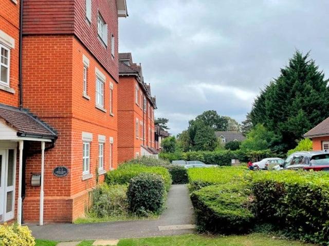 Apartment at Heathside Road, Woking