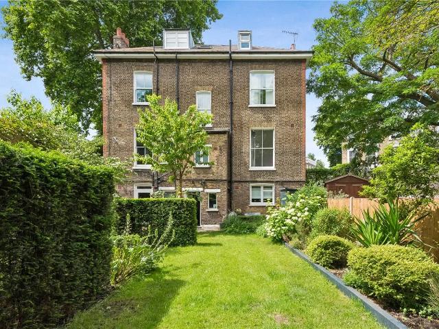 Apartment at Heaven Tree Close, Greater London
