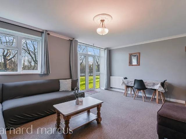 Apartment at Heaver Road, Greater London
