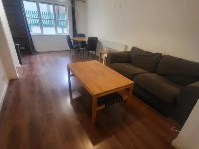 Apartment at Heddington Grove, Greater London