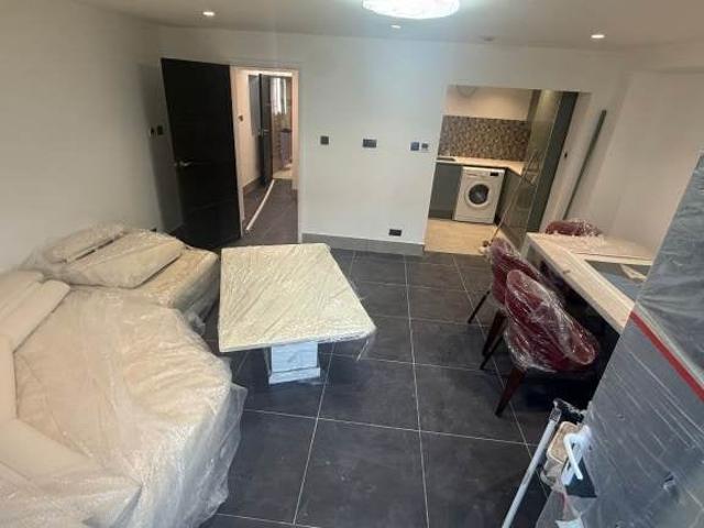 Apartment at Hencroft Street South, Slough