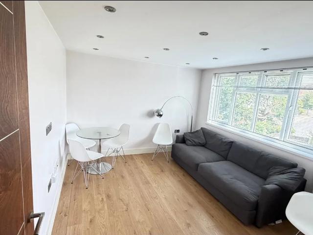 Apartment at Hendon Way, Greater London