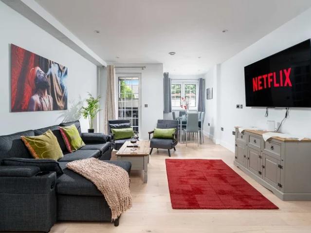 Apartment at Hendon Way, Greater London