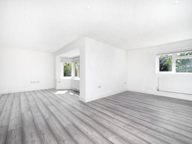 Apartment at Hendon Way, Greater London