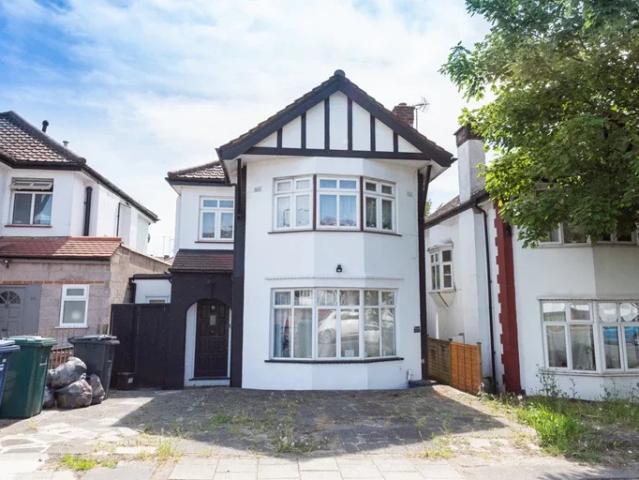 Apartment at Hendale Avenue, Greater London