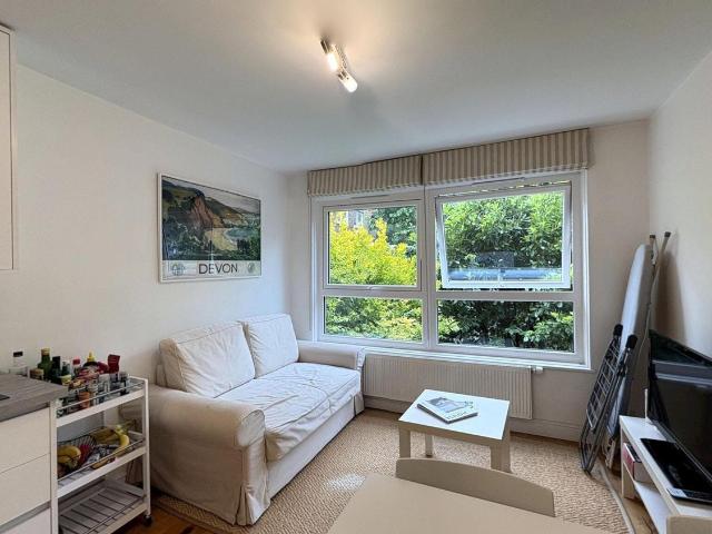 Apartment at Henderson Drive, City of Westminster