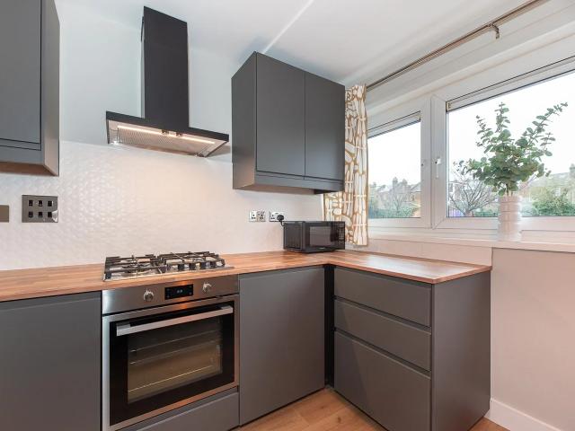 Apartment at Henfield Close, Greater London