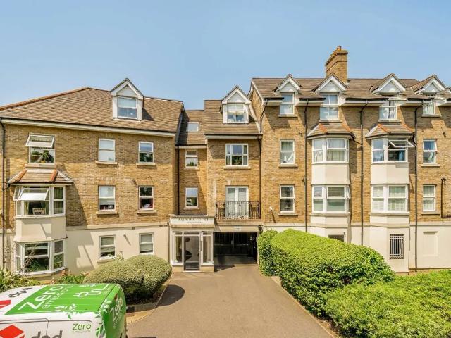 Apartment at Henfield Road, Greater London