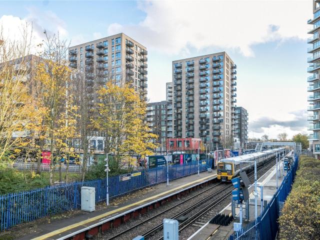 Apartment at Henley Cross, Greater London
