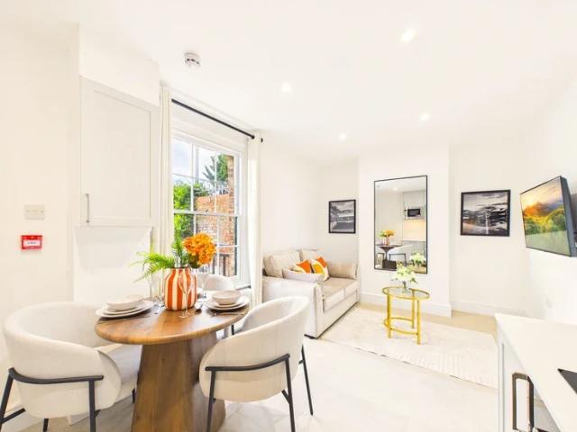 Apartment at Henrietta Street, Cheltenham