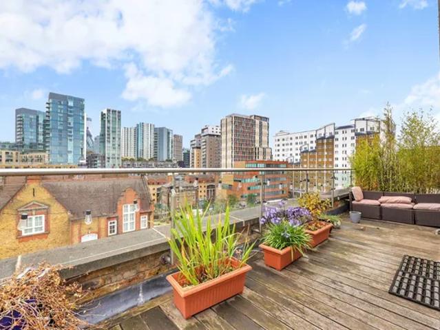Apartment at Henriques Street, Greater London