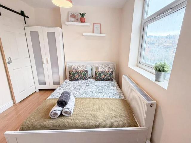 Apartment at Henriques Street, Greater London