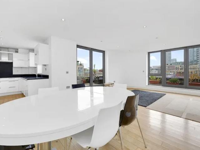 Apartment at Henriques Street, Greater London