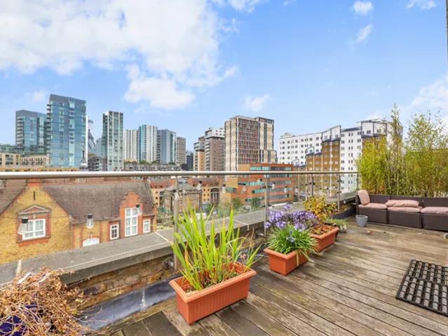 Apartment at Henriques Street, Greater London