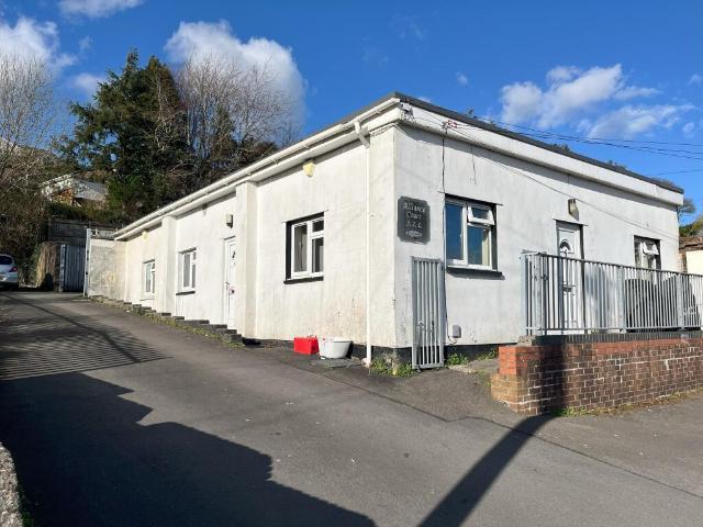 Apartment at Heol Tyllwyd, Tonyrefail