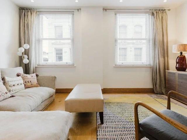 Apartment at Hereford Mews, City of Westminster