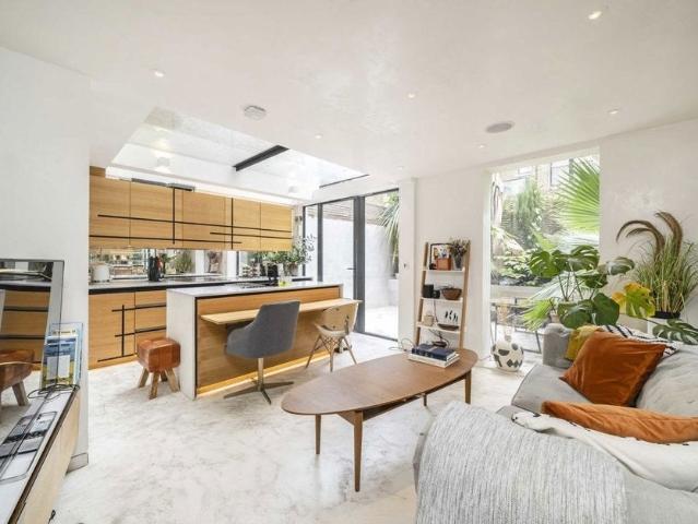 Apartment at Hereford Road, City of Westminster