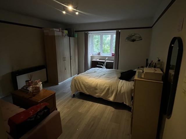 Apartment at Hermitage Road, Greater London