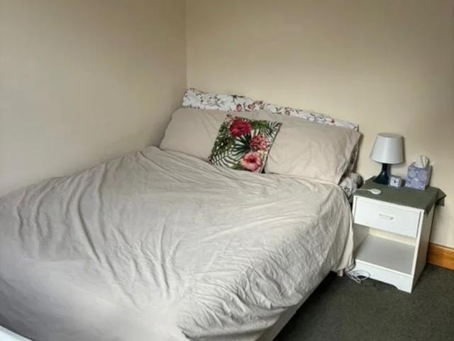 Apartment at Hermitage Road, Greater London