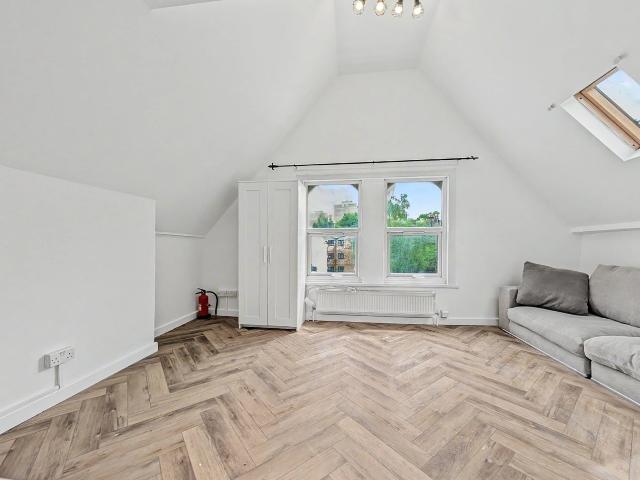 Apartment at Hermitage Road, Greater London