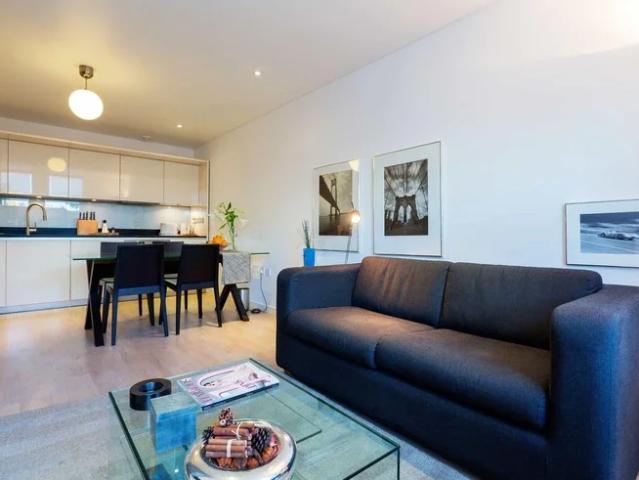 Apartment at Hermitage Street, City of Westminster