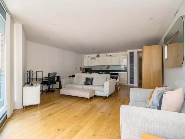 Apartment at Hermitage Street, City of Westminster