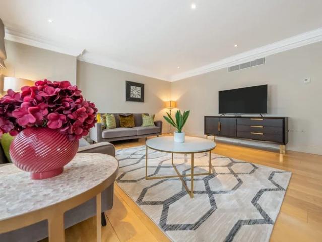 Apartment at Hertford Street, City of Westminster
