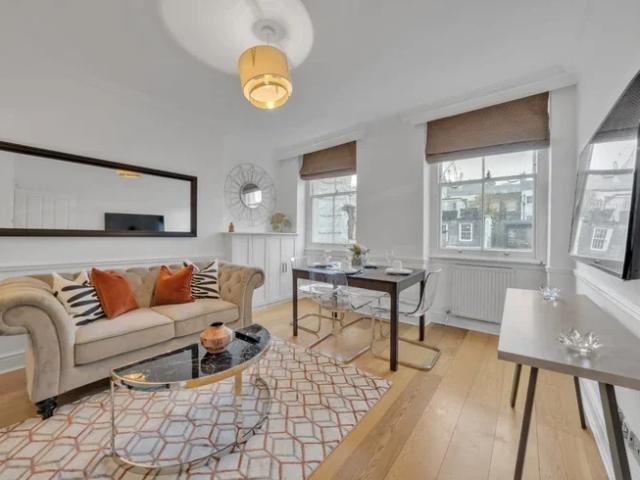 Apartment at Hertford Street, City of Westminster