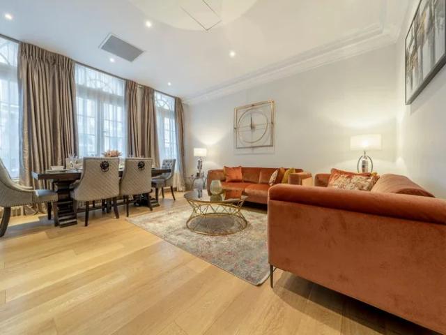 Apartment at Hertford Street, City of Westminster