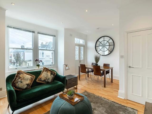Apartment at Hestercombe Avenue, Greater London