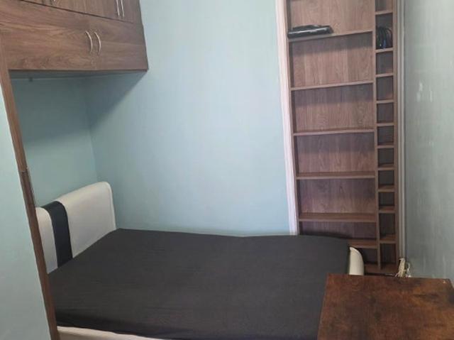 Room at Hibernia Gardens, Greater London