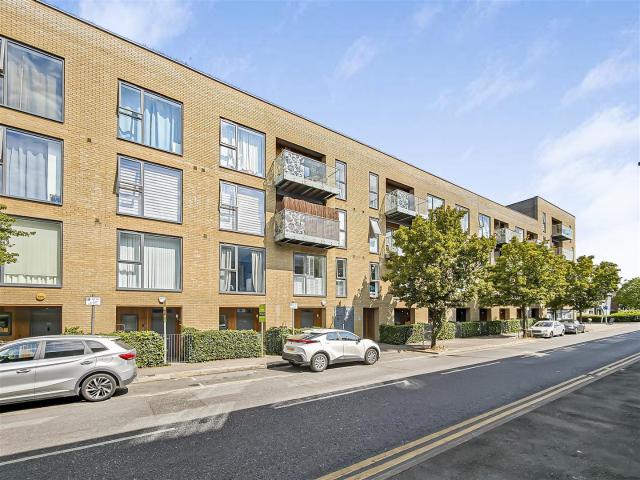 Apartment at Hickman Avenue, Greater London