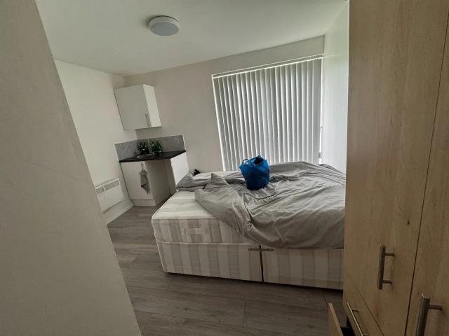 Apartment at High Level Drive, Greater London