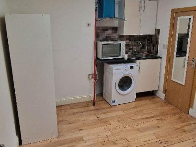 Apartment at High Road, Greater London