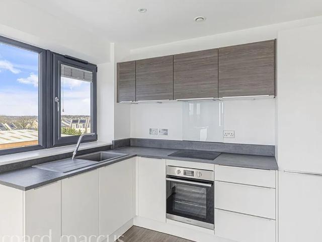 Apartment at High Road, Greater London