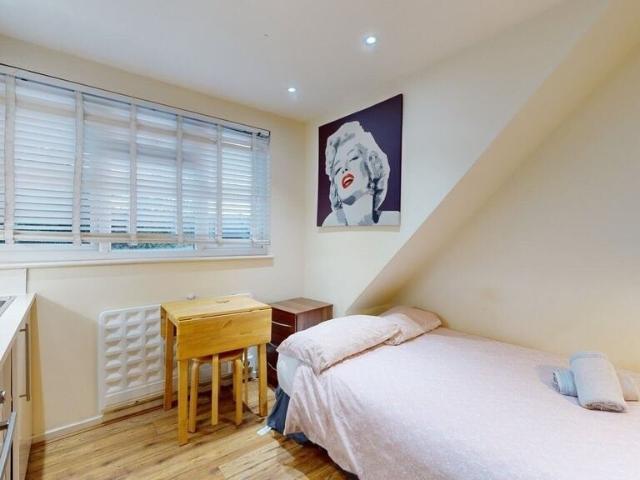 Apartment at High Road, Greater London