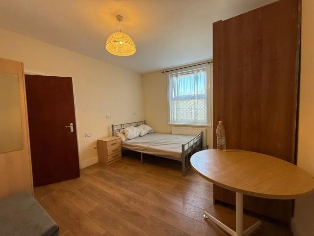 Apartment at High Road, Greater London