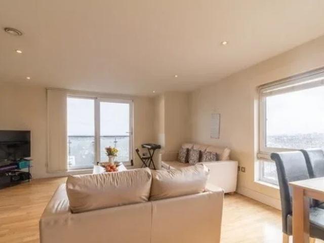 Apartment at High Road, Greater London