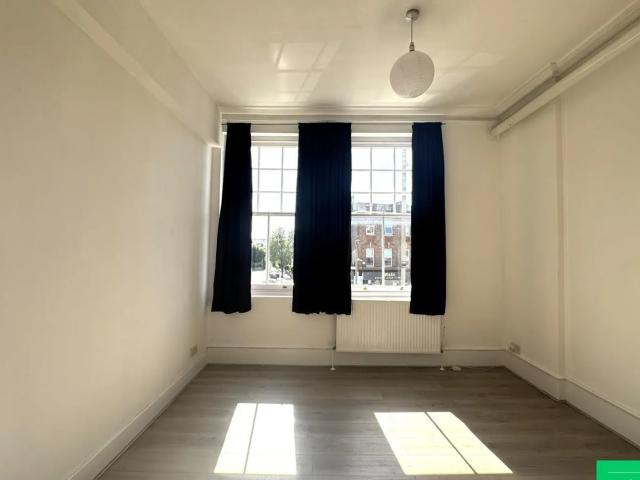 Apartment at High Road, Greater London
