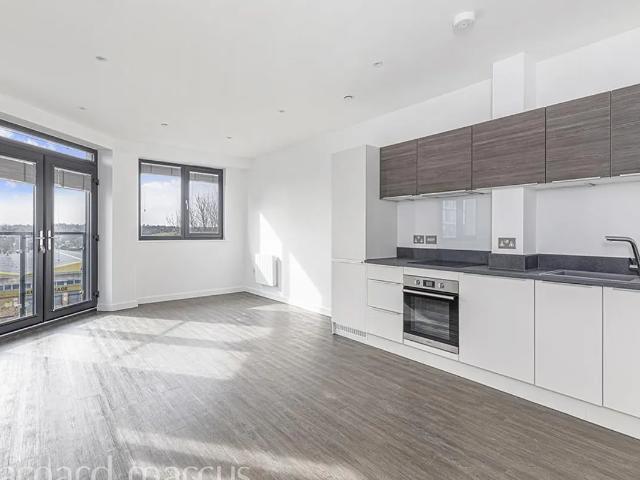 Apartment at High Road, Greater London
