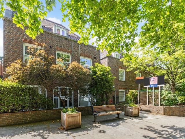 Apartment at High Road, Greater London