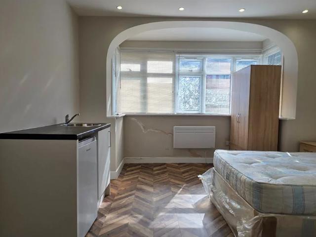 Apartment at High Road, Greater London