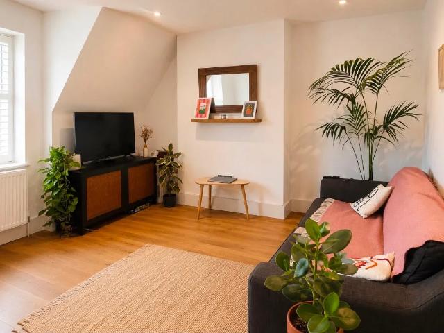 Apartment at High Street Colliers Wood, Greater London