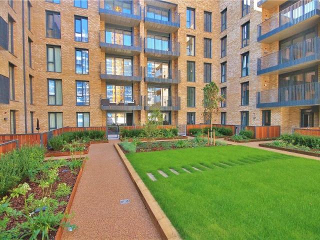 Apartment at High Street, Borough of Spelthorne